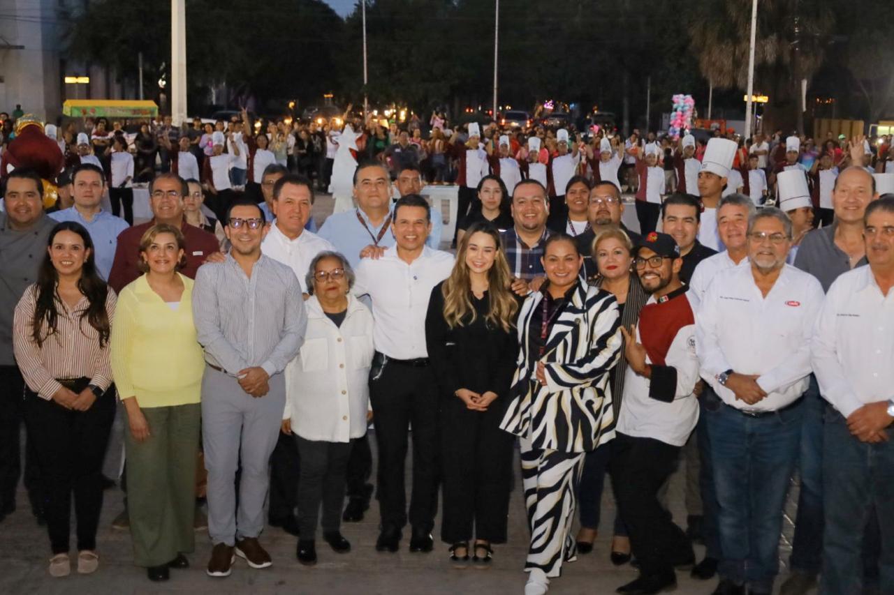 Comparten Lucy y Lalo monumental rosca de reyes con familias ...